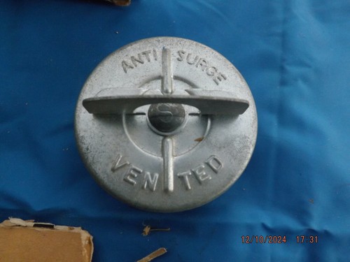 GM gas cap Group 8.028 Part 3814438 Chevy Cad Olds Pont 40's-50's | eBay