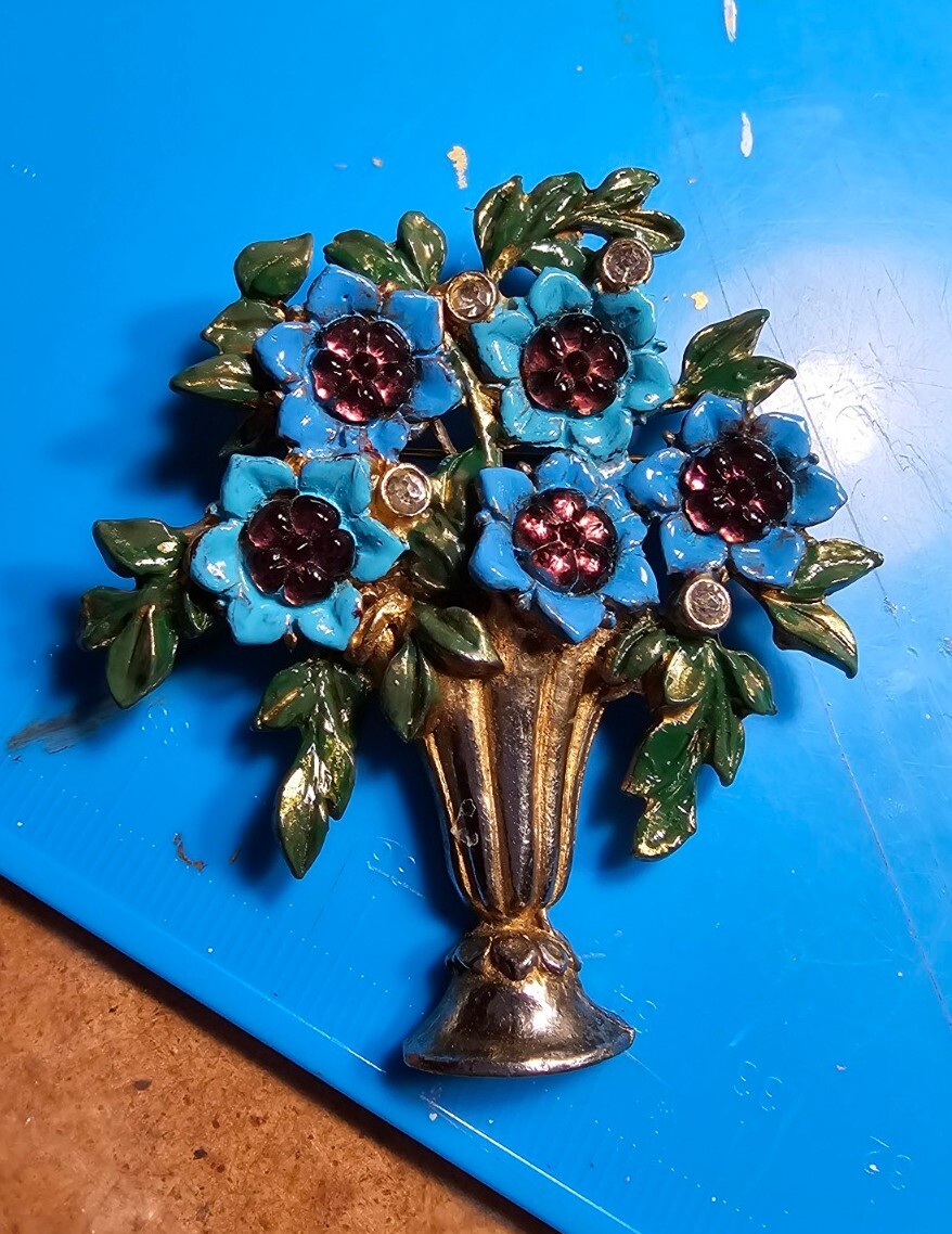 Heavy Vintage Pot Metal Floral Vase Brooch - Gem
