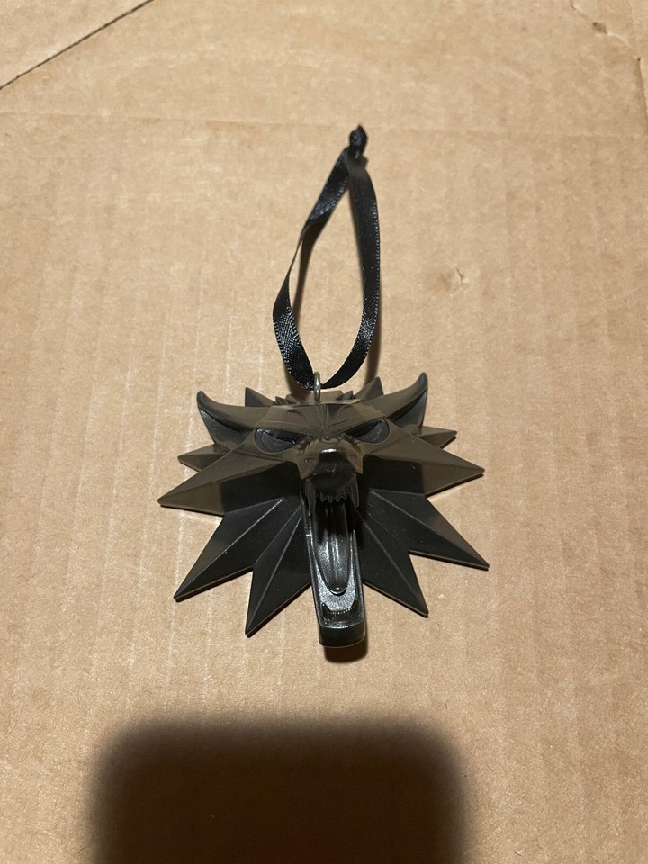 THE WITCHER WOLF MEDALLION ORNAMENT DARK HORSE DIRECT NETFLIX NEW | eBay