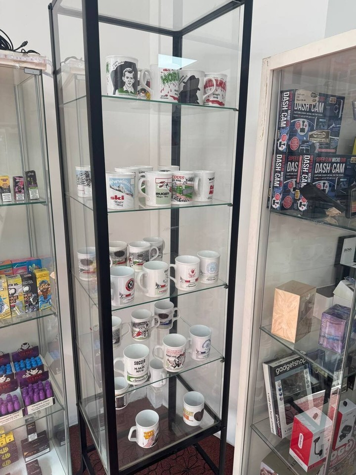 GLASS LOCKABLE SHOWCASE CABINET 800mmx400mm LIGHTS DISPLAY RETAIL SHOP ...