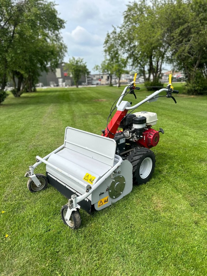 PEDESTRIAN FLAIL MOWER - PADDOCK MOWER - OLEO-MAC WB 65 - HONDA ENGINE ...