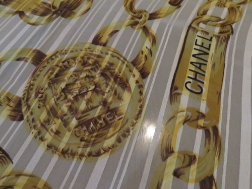 ~1980's-90's Chanel Chain Medallion CC Logo 31 Rue Cambon Gold/White ...