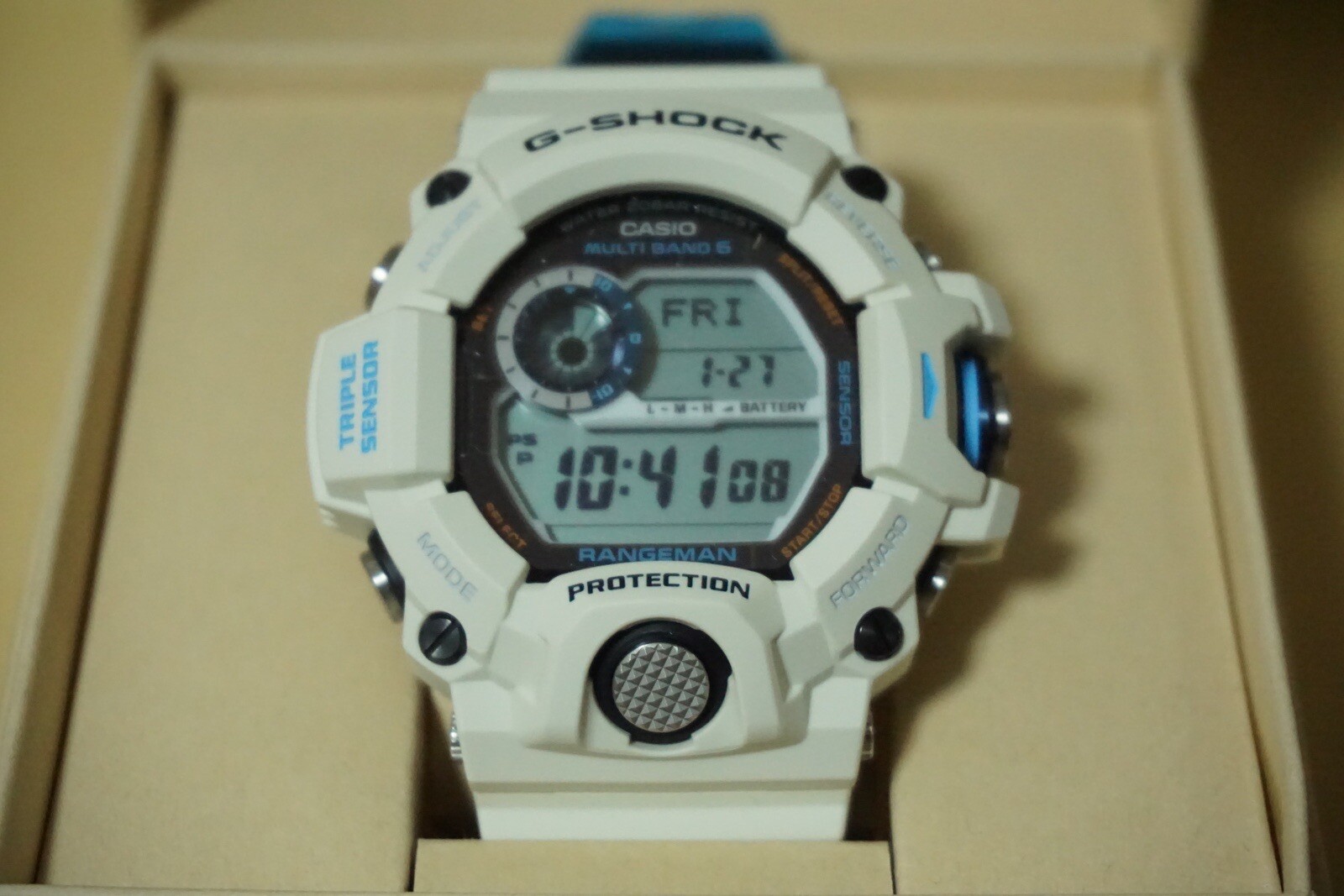 Casio G-SHOCK RANGEMAN 55 mm White Resin Case, White/Blue Carbon Fiber ...