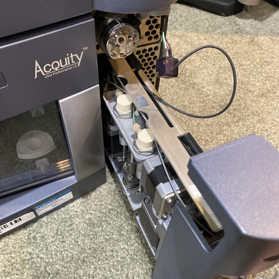 Waters ACQUITY UPLC Sample Manager w/ heater column For Parts/Repair ...