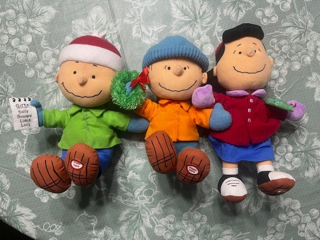 Hallmark Christmas Plush Charlie Brown, Linus, & Lucy Collectible Toys ...