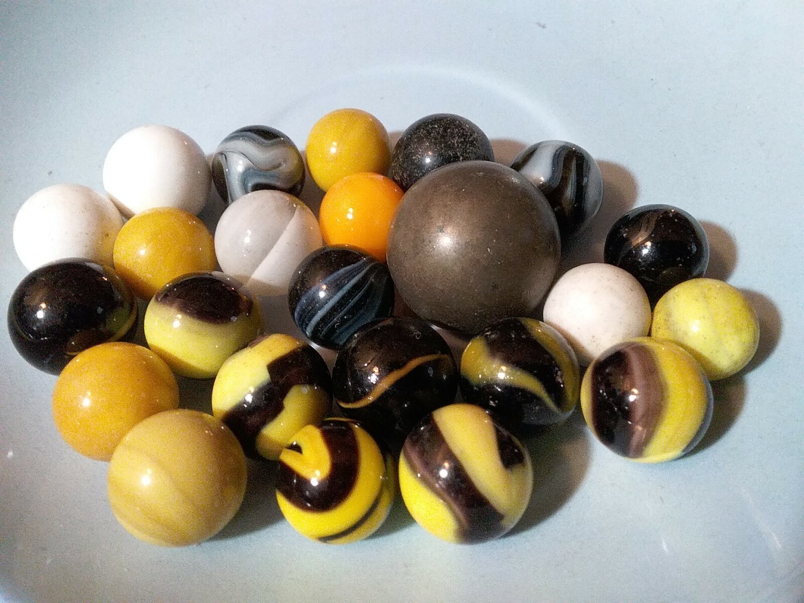 estate lot of vintage marbles bumblebee swirls b&w metal shooter misc ...