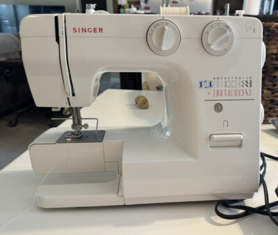 Singer Model 1120 Portable Domestic Home Sewing Machine Rarely Used ...