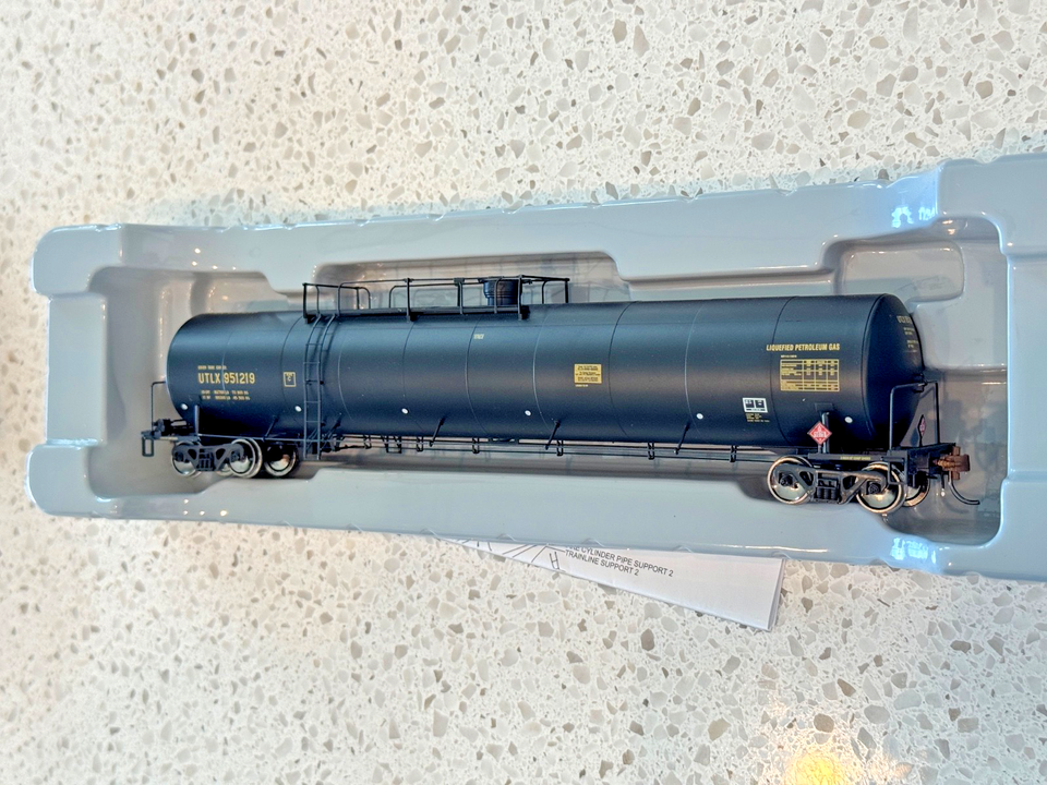 Athearn Genesis Item ATHG68456-Union Tank Car UTC 33K LPG Tank Car"Late ...