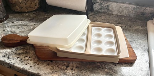 TUPPERWARE Deviled Egg Taker Keeper Carrier Container Trays #723 Beige ...