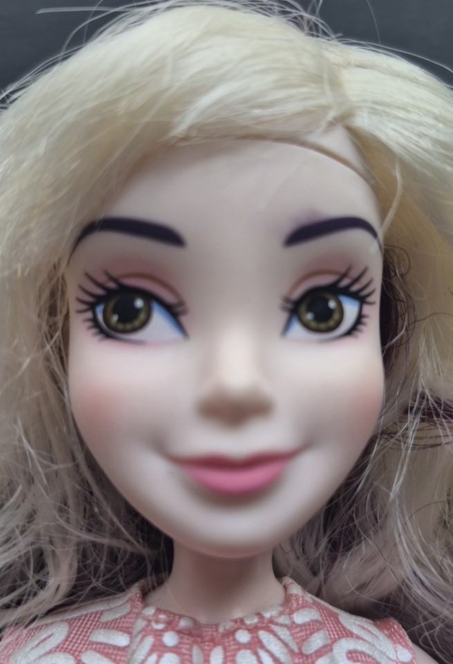 Disney Descendants 2 Mal Isle Style Switch Doll Blonde to Purple Hair ...