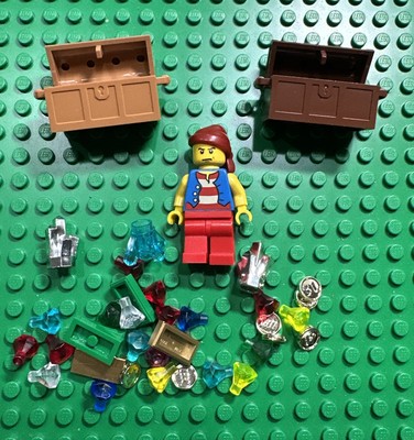 LEGO Vintage Pirate Accessories & Minifigure Treasure Chest Coins ...