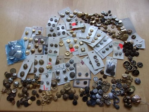 LOT VTG METAL BUTTONS JHB INTERNATIONAL, BEACONWAY, LE CHIC, LA MODE ...