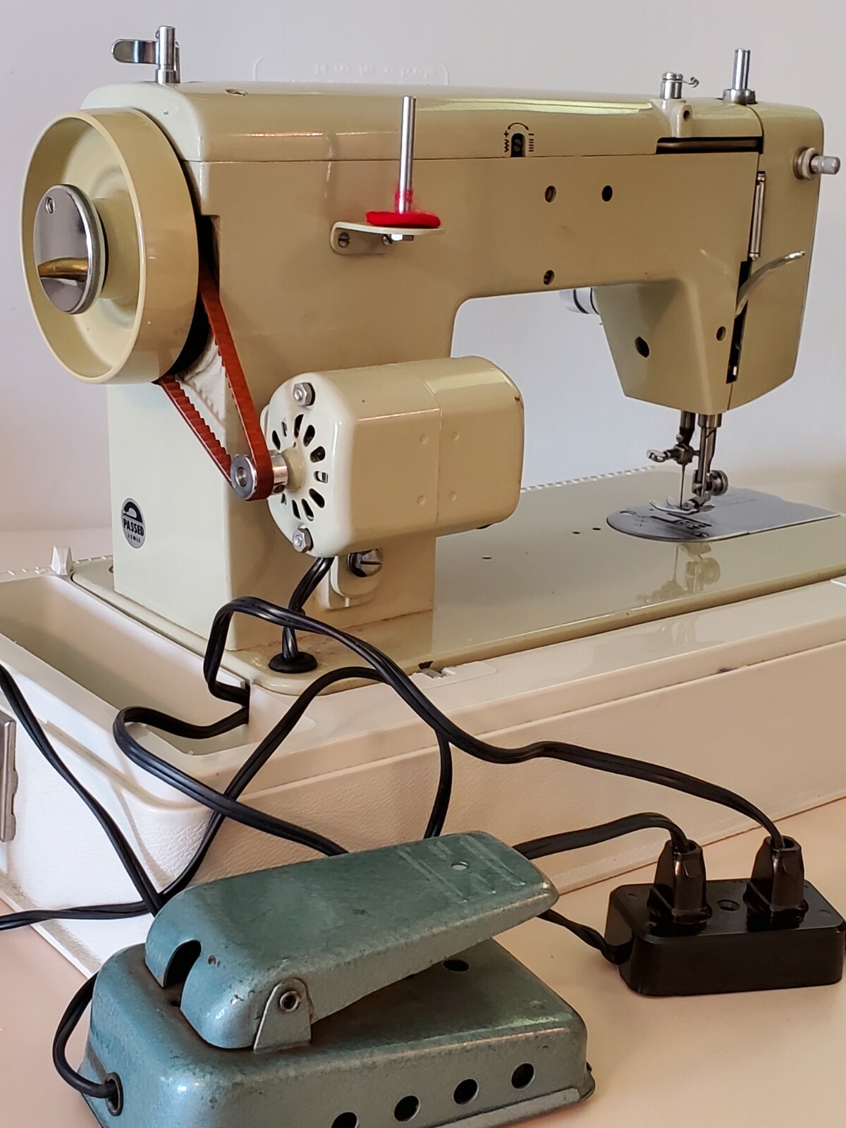 Wards Signature Sewing Machine Model UHC J265A. Stitch length control ...