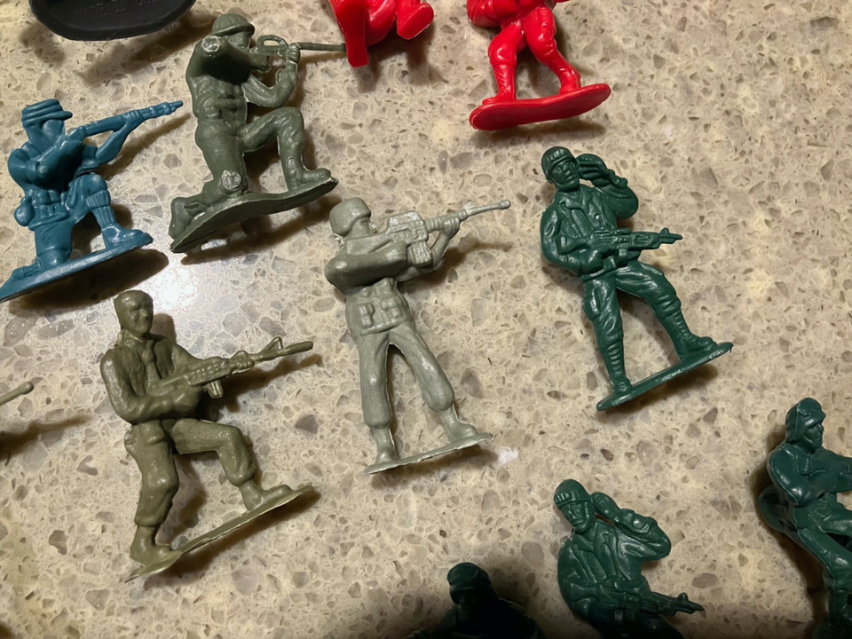LOT of 57 miniature Army Men Toys Vintage and sooner Spanning Many Eras ...