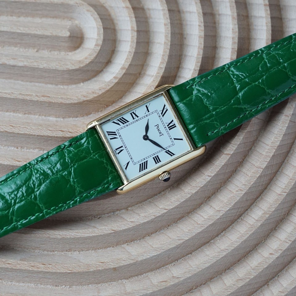 Piaget Vintage Tank 18k Gold Ultra Thin Small 23 mm 9P Manual Wind ...