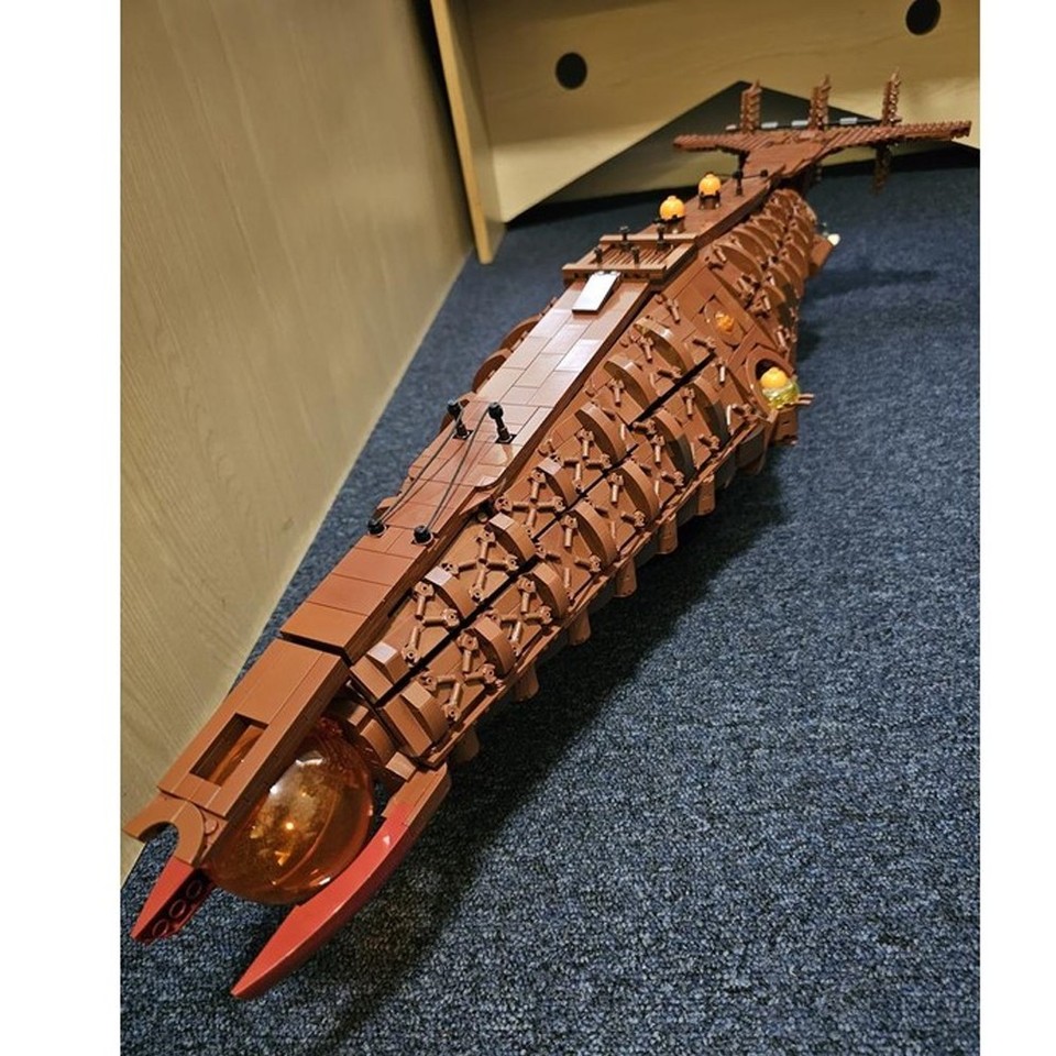 UCS-scale Armored Submarine with Stand from Film 3825 Pcs Military ...