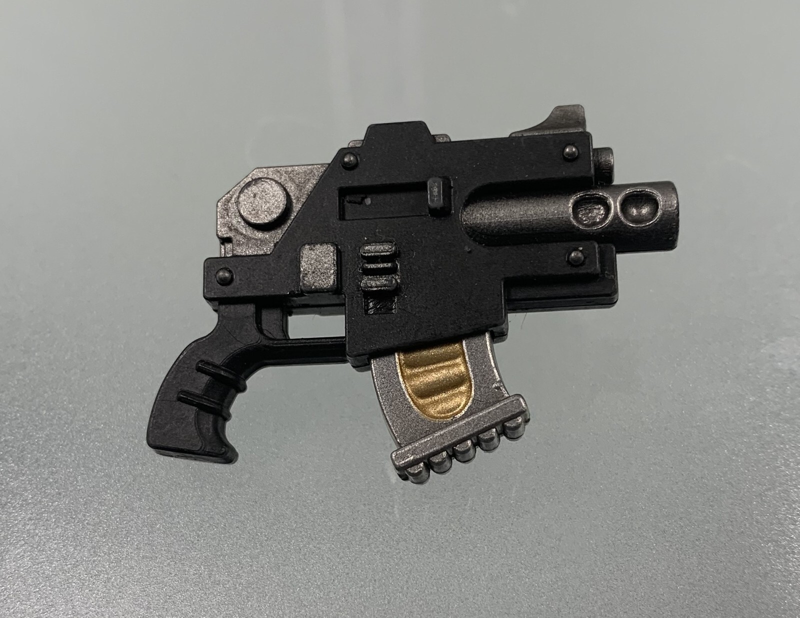 JoyToy WH40K Imperial Fists Legion MKIII Legionary Bolter pistol 1:18 ...