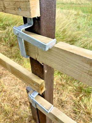 slip rail brackets stables equestrian farm tractor livery fencing ...