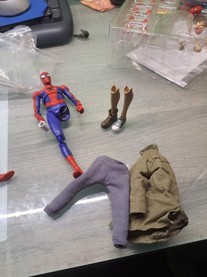 Mafex 235 Peter B Parker Spider-man broken action figure | eBay