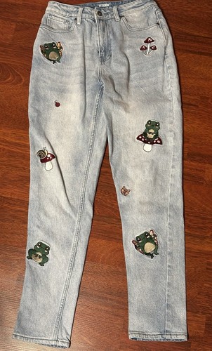 HT Denim Mom Blue Jeans Sz 1 Embroidered Frogs Mushrooms Hot Topic 28.5 ...