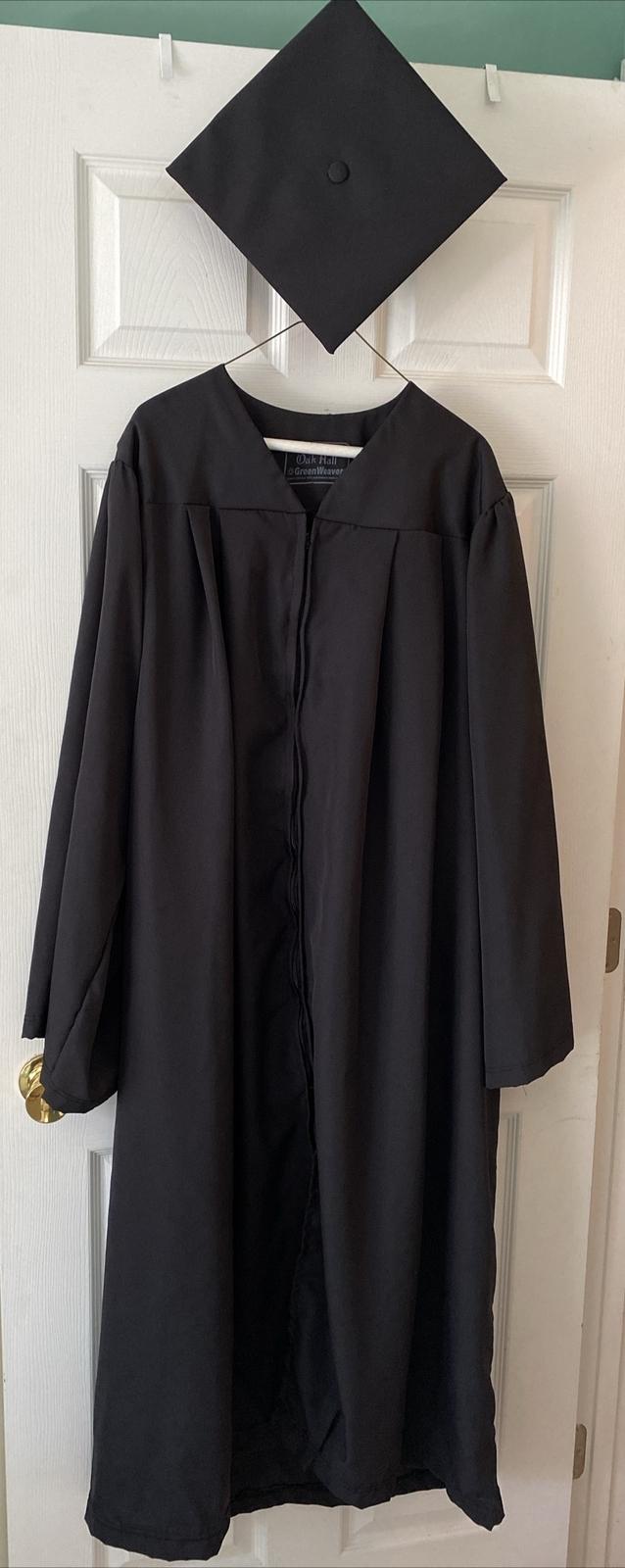 OAK HALL Black Graduation Cap & Gown 6’0" to 6’2” Cla… - Gem