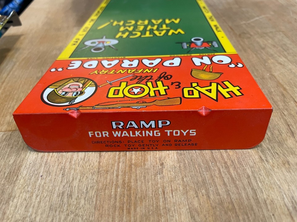 Vtg Marx Hap Hop WWII Soldiers Toy Ramp Walkers Walkies Dauntless ...