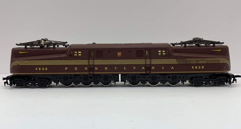 HO Scale IHC M9300 GG-1 Elelctric Locomotive #4828 Tuscan Red ...