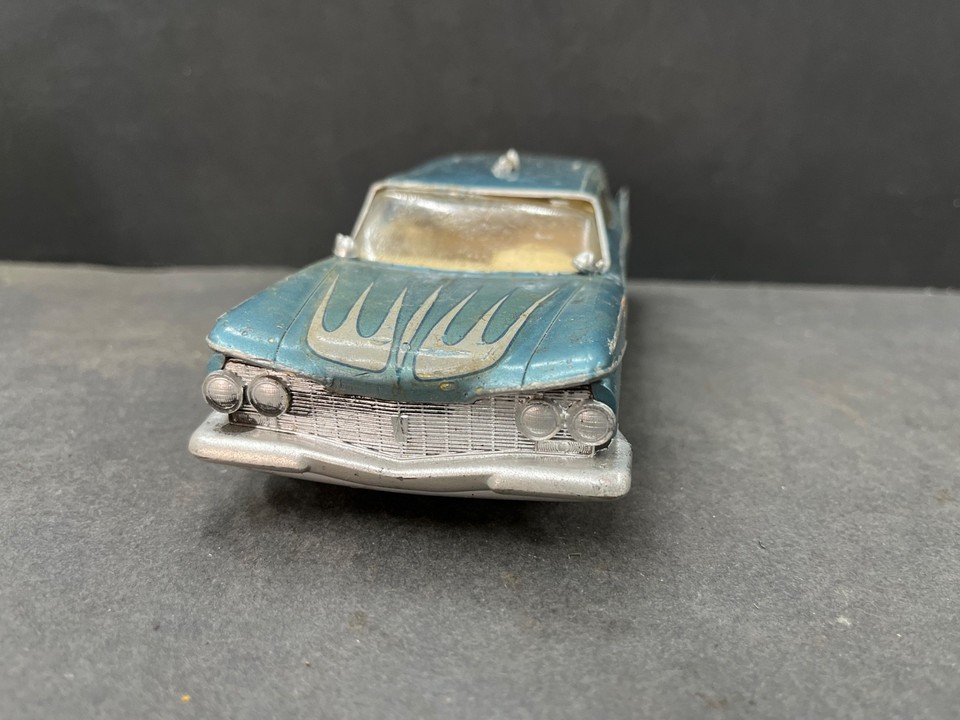 C2 Johan 1960 Plymouth Station Wagon built model Car Vintage 1/25 McM ...