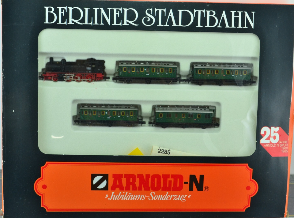 Arnold 0150 BERLINER STADTBAHN Steam Locomotive Passenger Train Set N ...