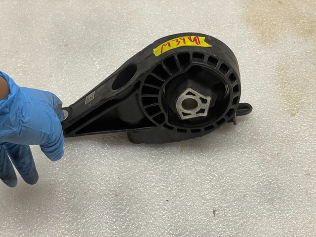 2017 18 19 20 GMC Acadia 3.6L. Front Transmission Mount 84227353 OEM ...