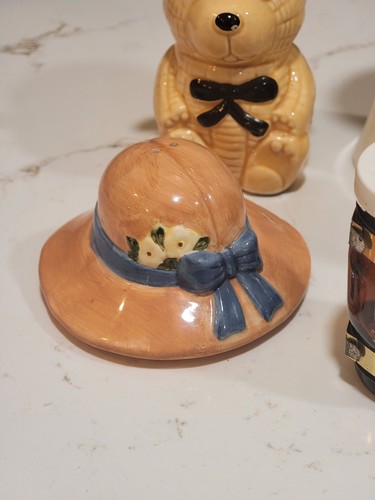 Retro VTG 5 Single Salt Pepper Shaker Bear Hat Corn Hat Metlox Winget ...