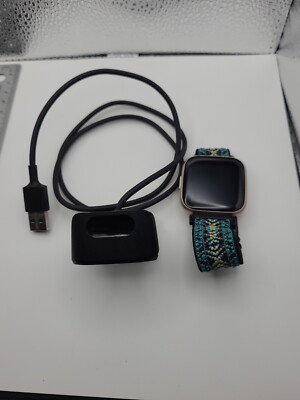 Fitbit Versa 2 Smartwatch Fitness FB507 RoseGold &Charger Works READ ...