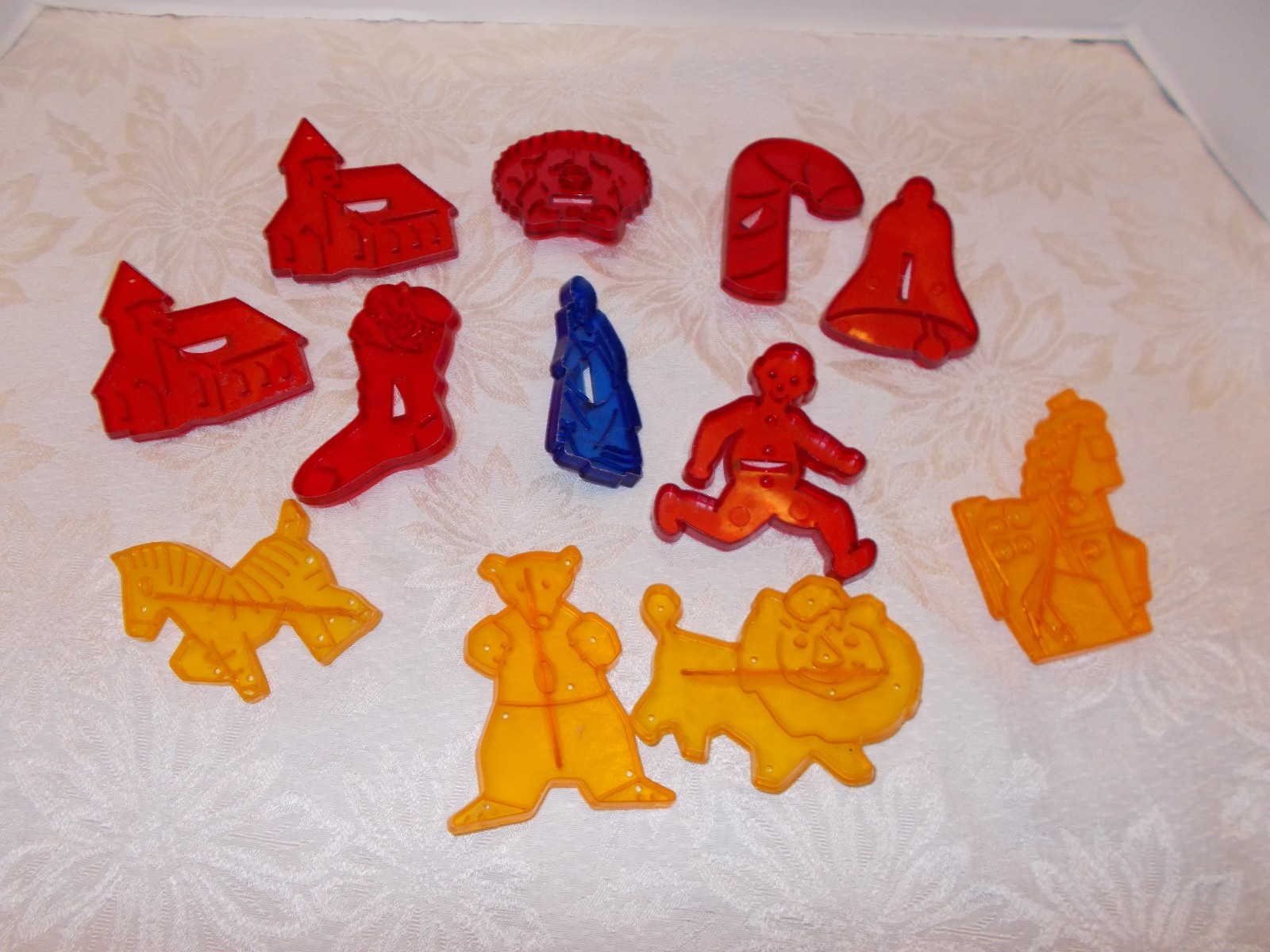 Vintage 12 Piece Lot Of Plastic Cookie Cutters Circus HRM Robin Hood ...