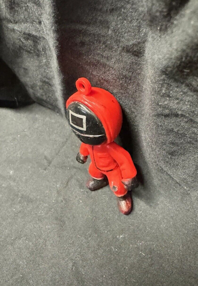 Squid Game Collectible Red 2" Toy Figure Guard / Front Man / Keychain ...