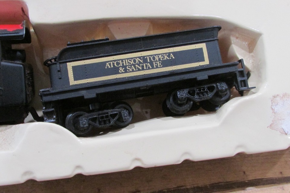 Ho Scale Model Power 6720 ATSF 605 Steam Locomotive & Tender For Resto ...