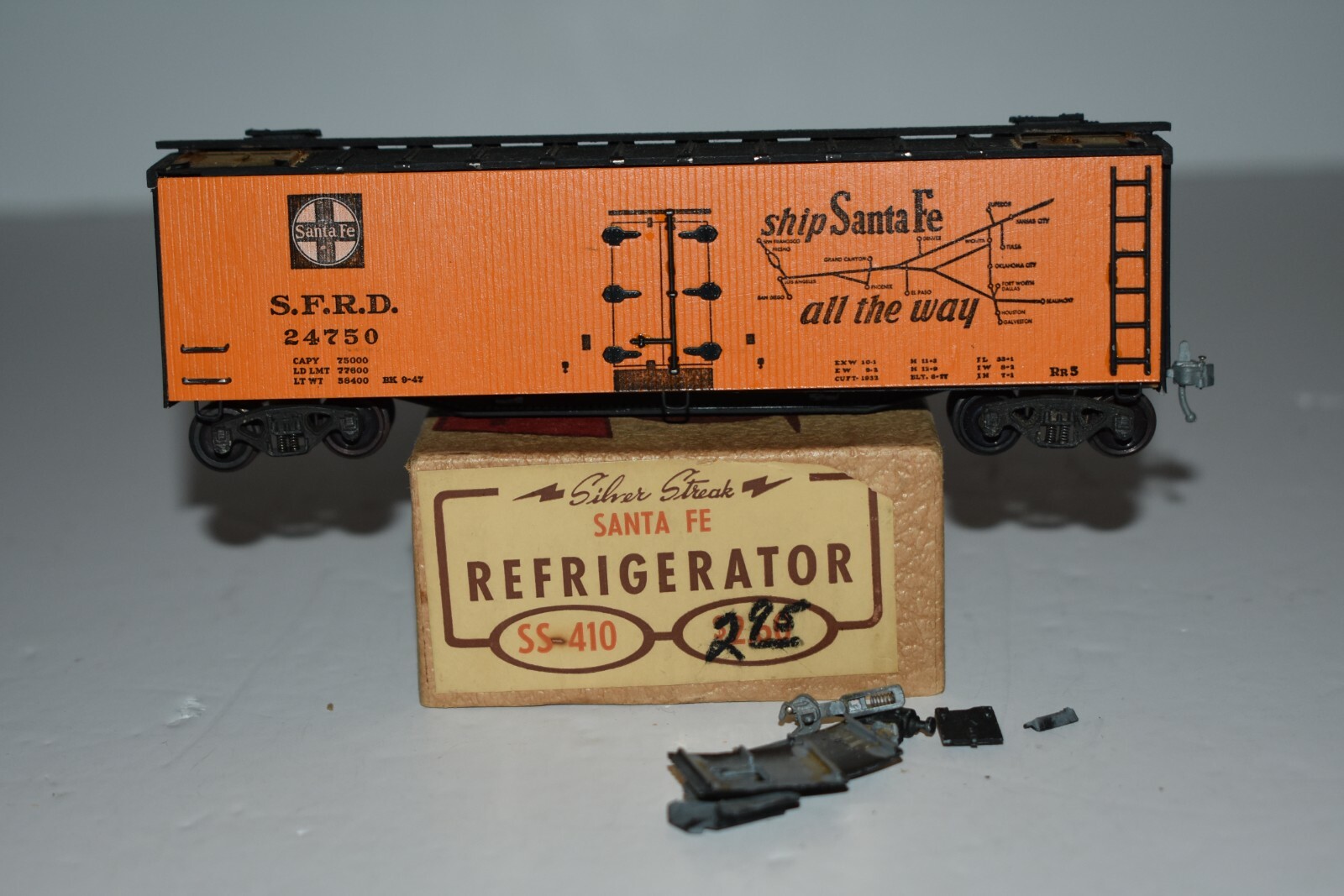 HO Scale Silver Streak 410 Santa Fe 40' Single Door Reefer Kit 24750 ...