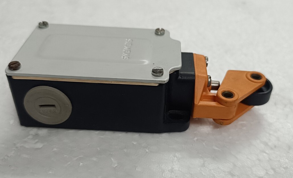 NEW IN BOX Siemens Limit Switch 3SE3 303-1E roller lever switch free ...