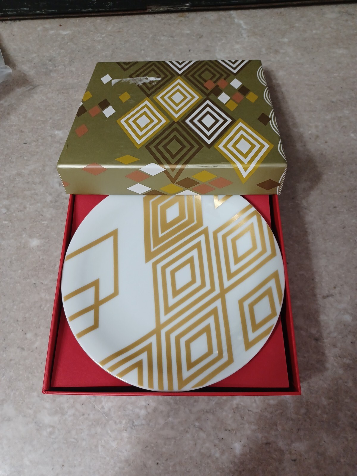 Starbucks Rosanna Plates 6 1/4 inch White & Gold Diamond Pattern Boxed ...