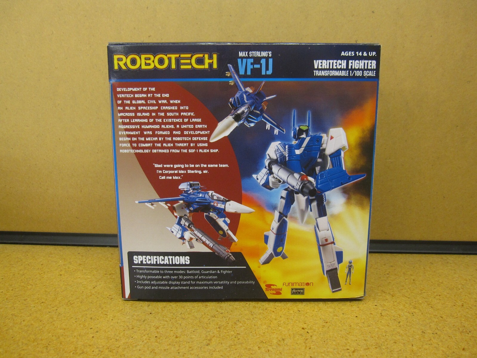 Robotech Transformable 1/100 Scale Veritech with Action Figure Pilots ...