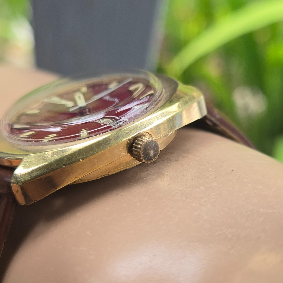 Vintage BULOVA Golden Clipper men's automatic watch day/date Red dial ...