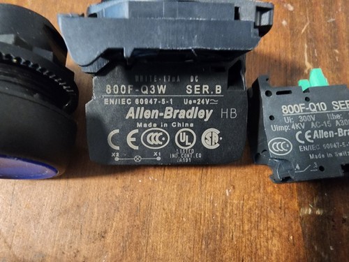 Allen-Bradley Blue "R" Pushbutton, (1) 800F-Q3W Ser. B / (1) 800F-Q10 ...