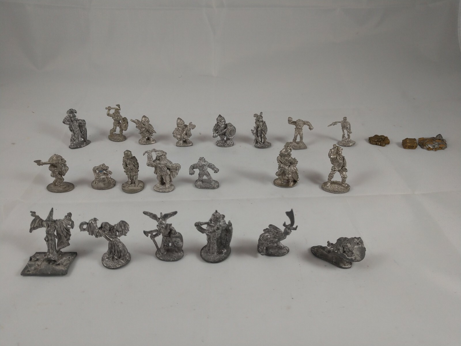 24 Ral Partha TSR and Grenadier 25mm Scale Miniatures (box set is not ...