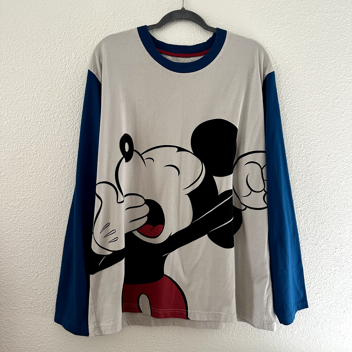 Minnie Mouse Yawning
