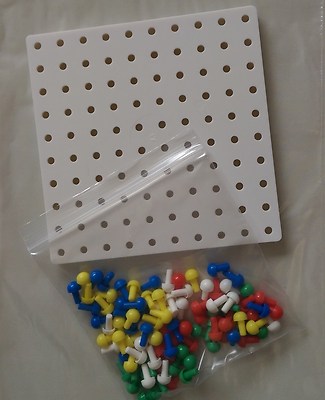 Square Peg Board 100 holes 16cm x 16cm + 100 pegs for maths learning ...