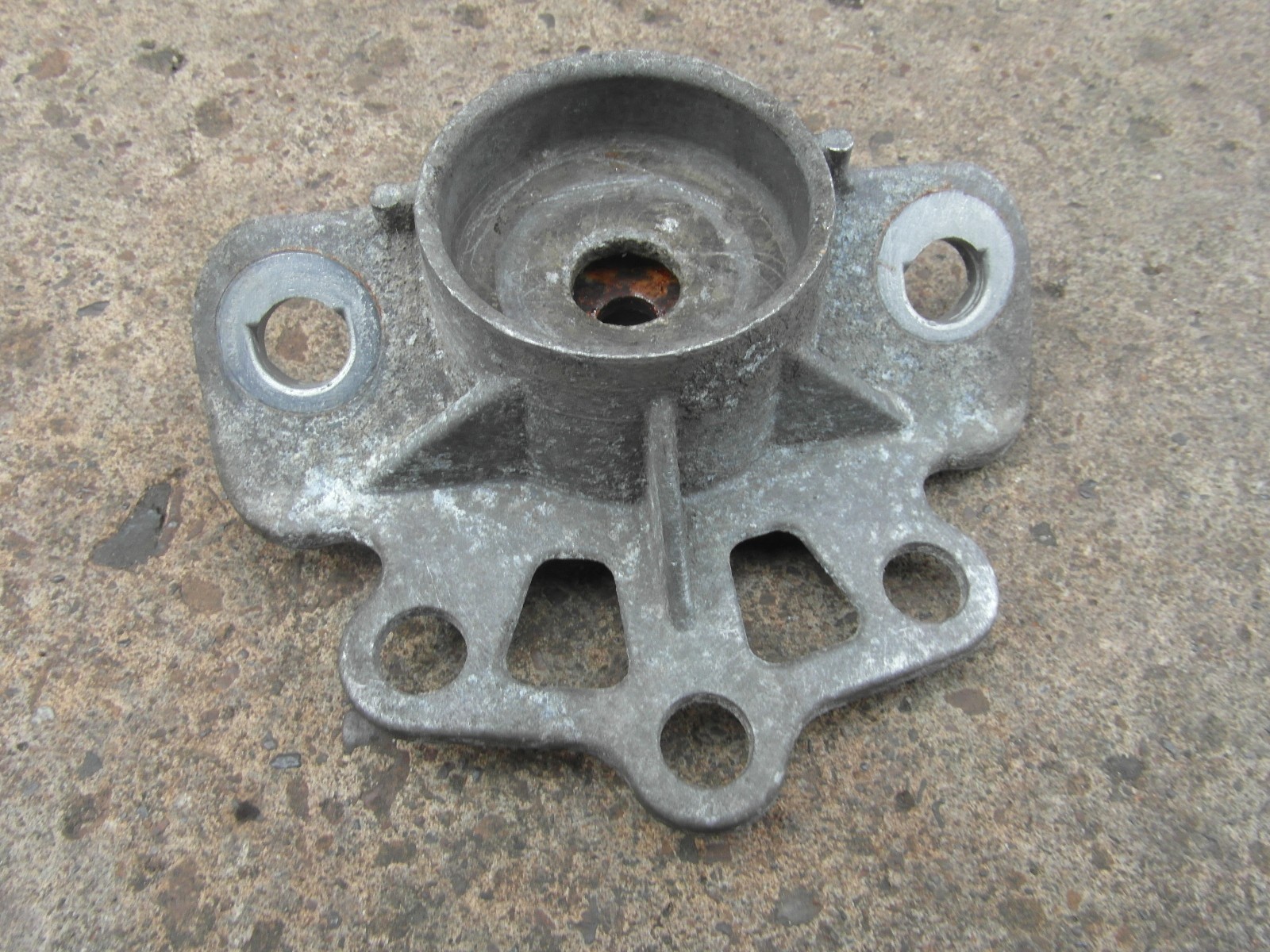 VAUXHALL CORSA D REAR SHOCK ABSORBER TOP MOUNTING BRACKET 2006-2014 ...