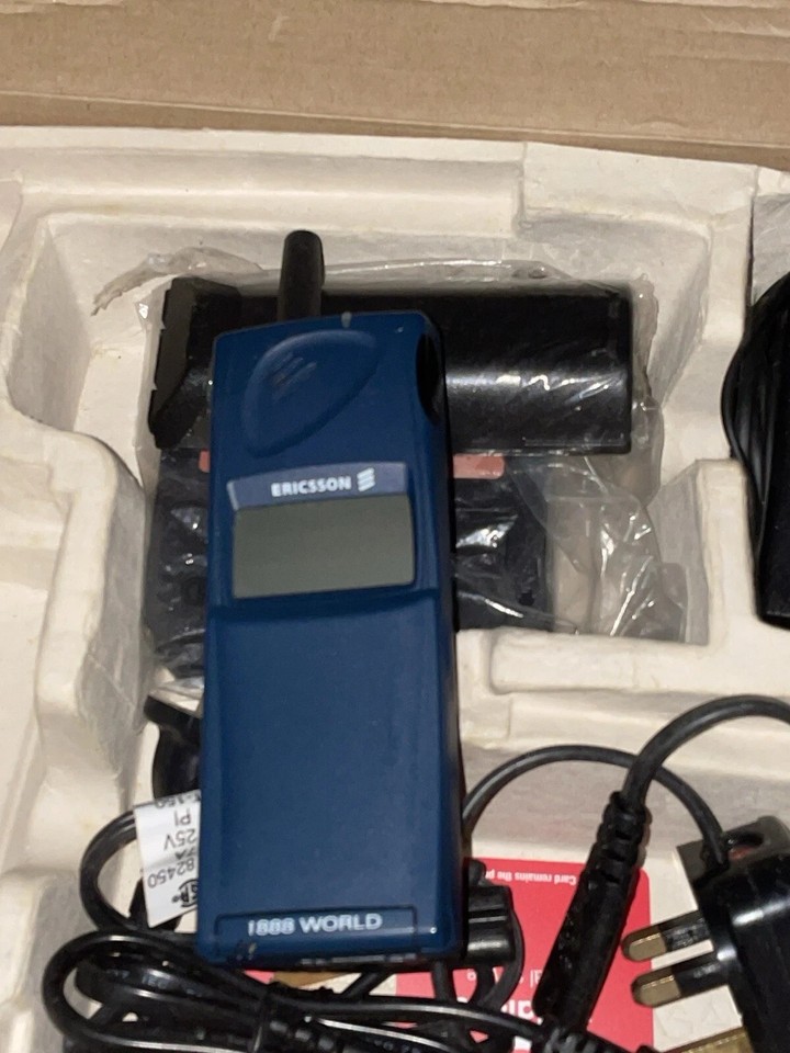 Rare Ericsson i888 World - 1998 GSM Mobile Phones - Joblot of 3 w ...