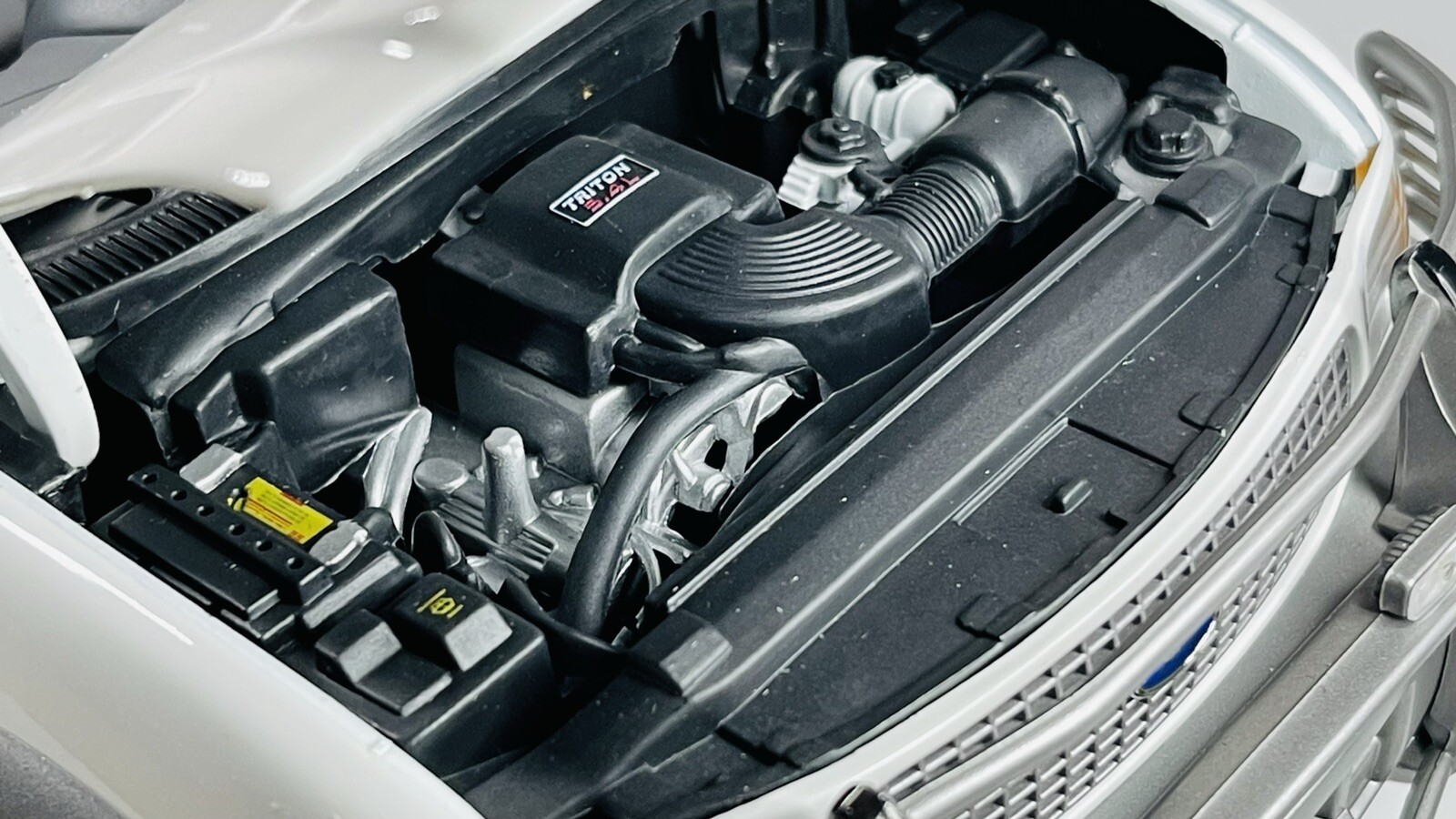 Autoart 1/18 Ford Himalaya Expedition super rare retired diecast New in ...