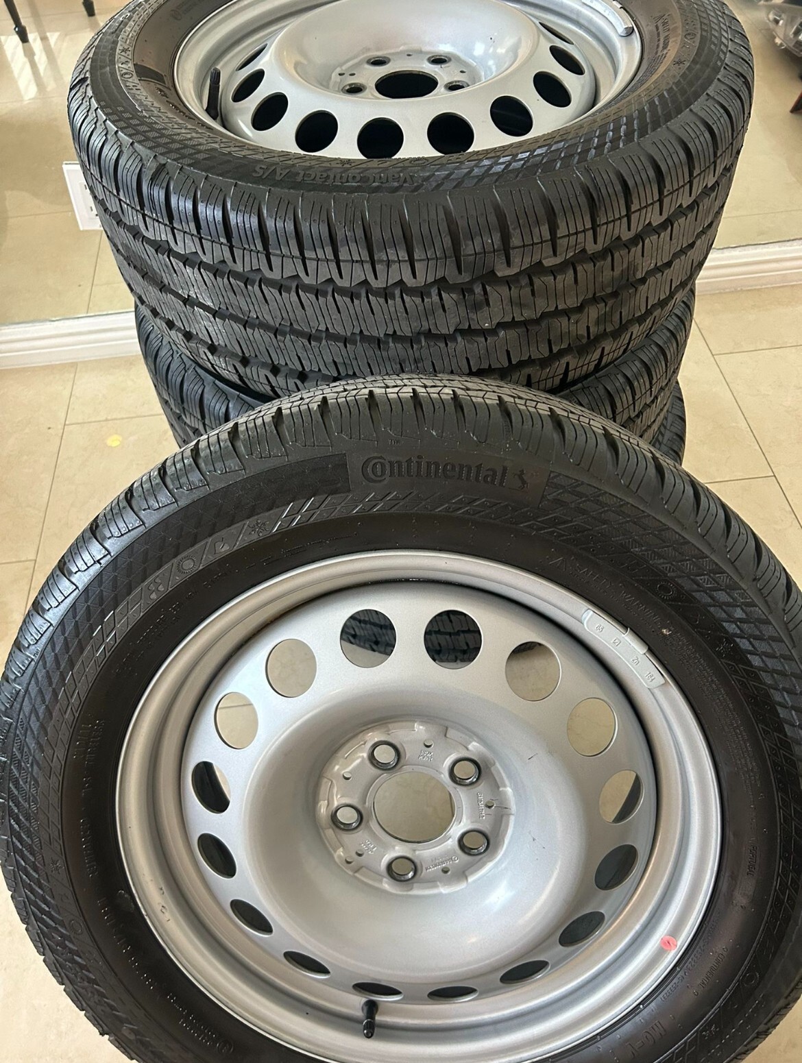 MERCEDES BENZ METRIS 2023 OEM TIRES & RIMS BRAND NEW! | eBay