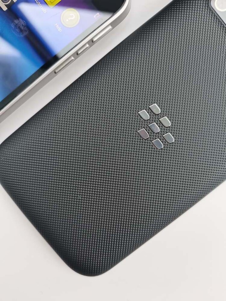 BlackBerry Classic Q20 (Boxed) Unlocked 16GB Keyboard Smartphone | eBay