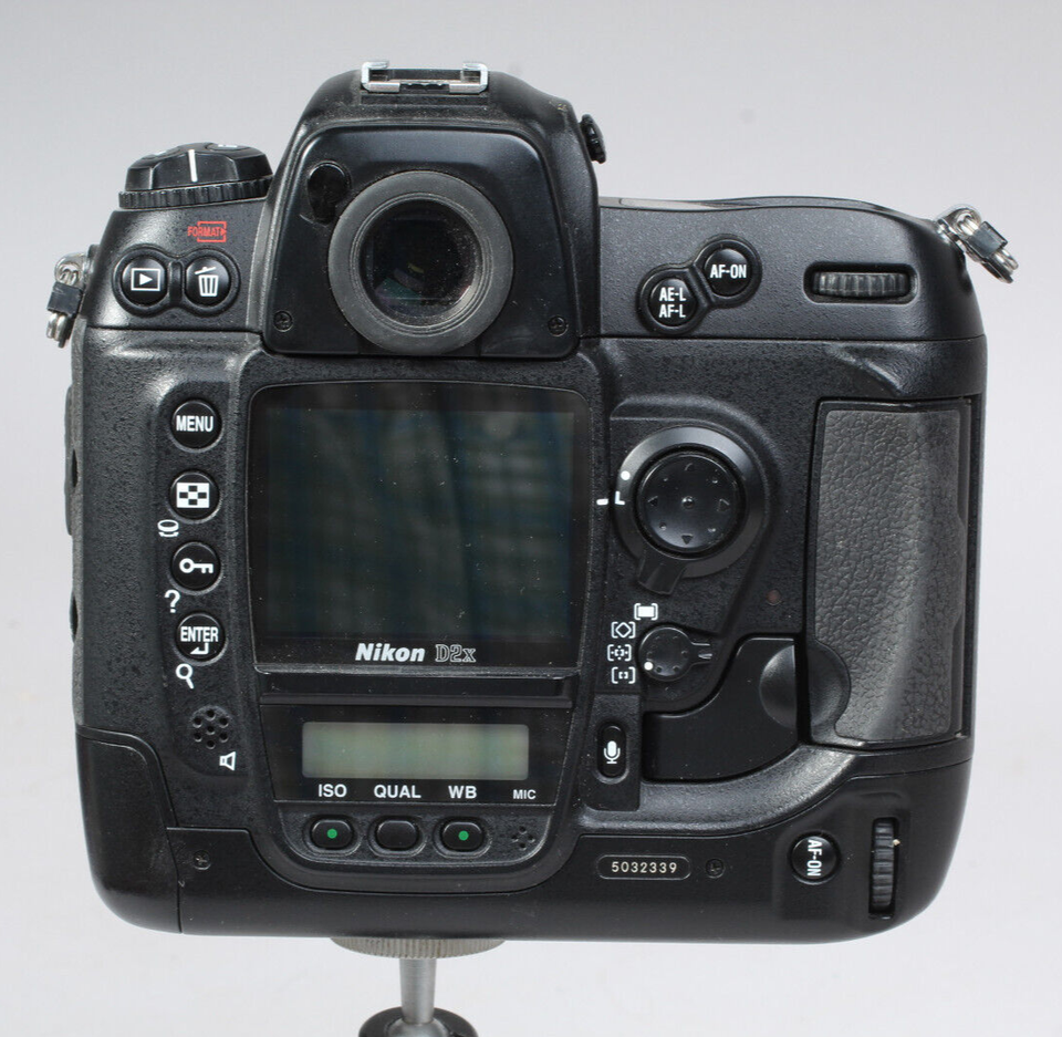 NIKON D2x D2X 12.4 MP DSLR WITH BATTERIES AND CHARGER TESTED AND ...